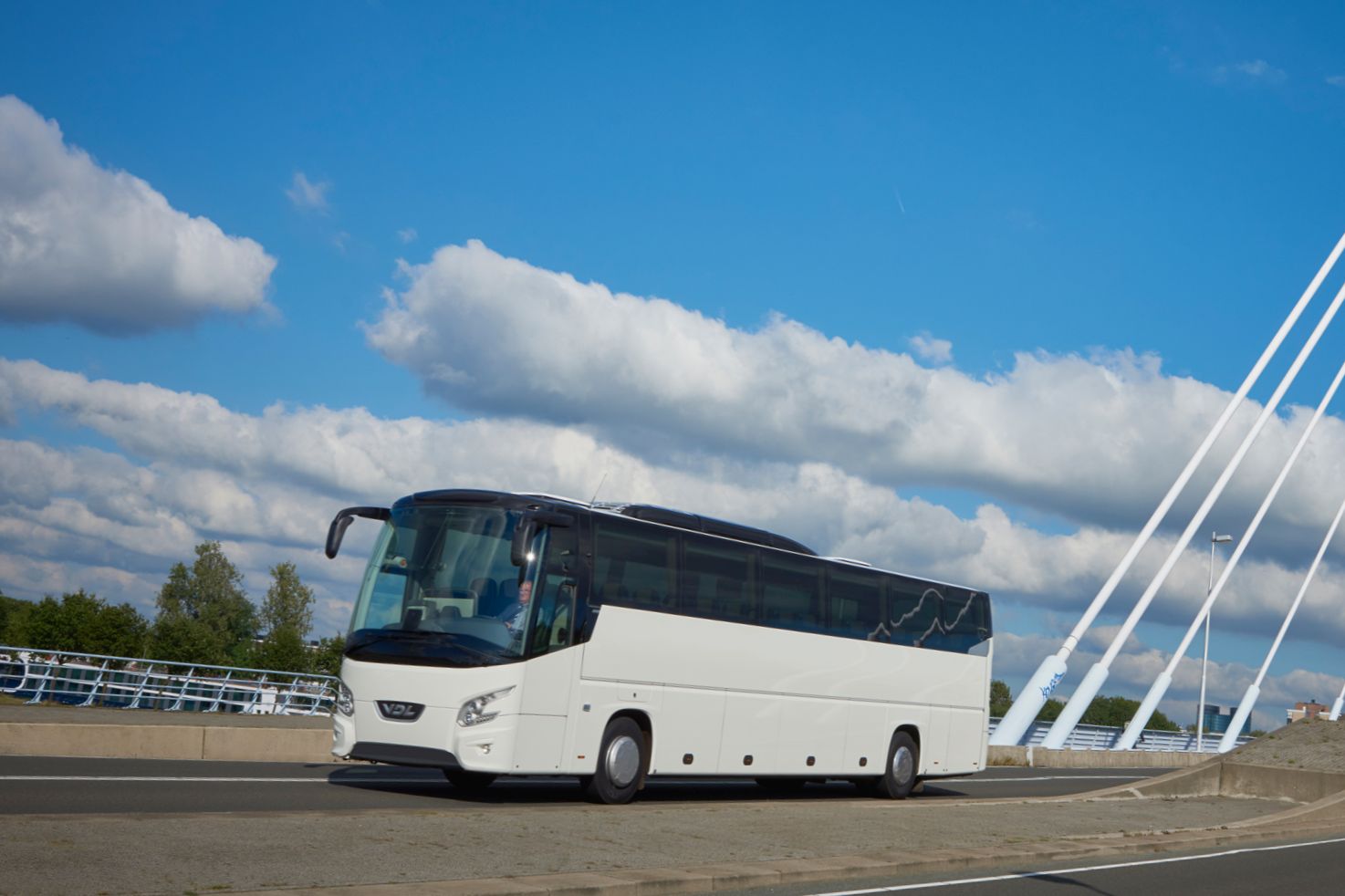 8 - Long haulage hybrid ICE coach - LONGRUN